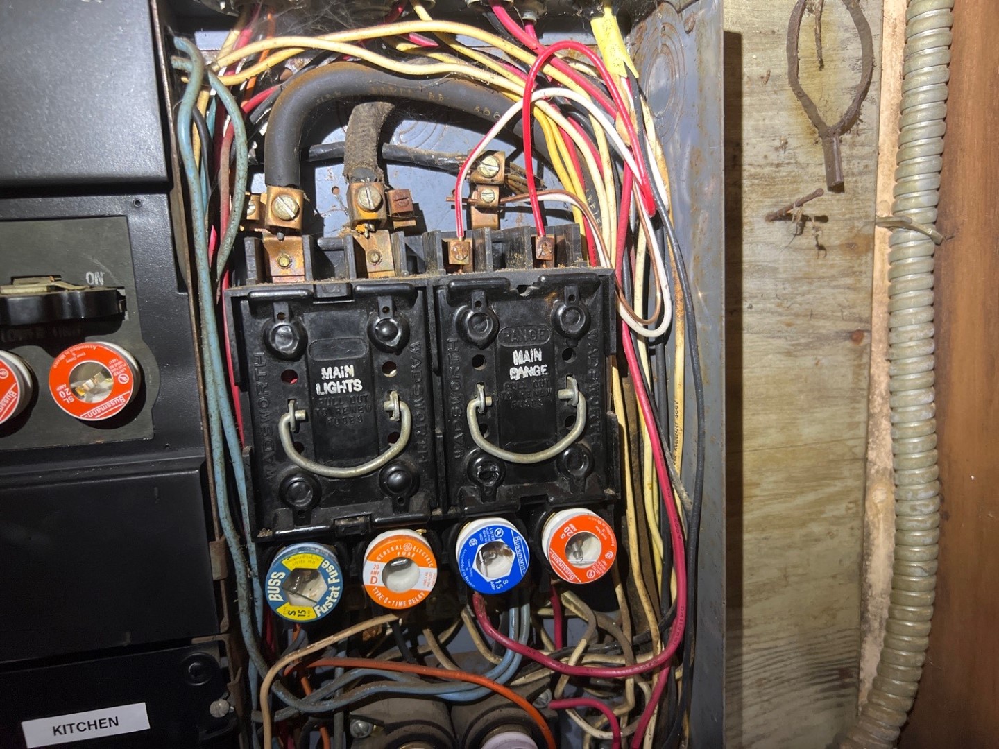 Old Fuse Panel 60 Amps Or 100 Amps Structure Tech Home Inspections Old Fuse Panel 60 Amps Or 100 Amps Structure Tech Home Inspections